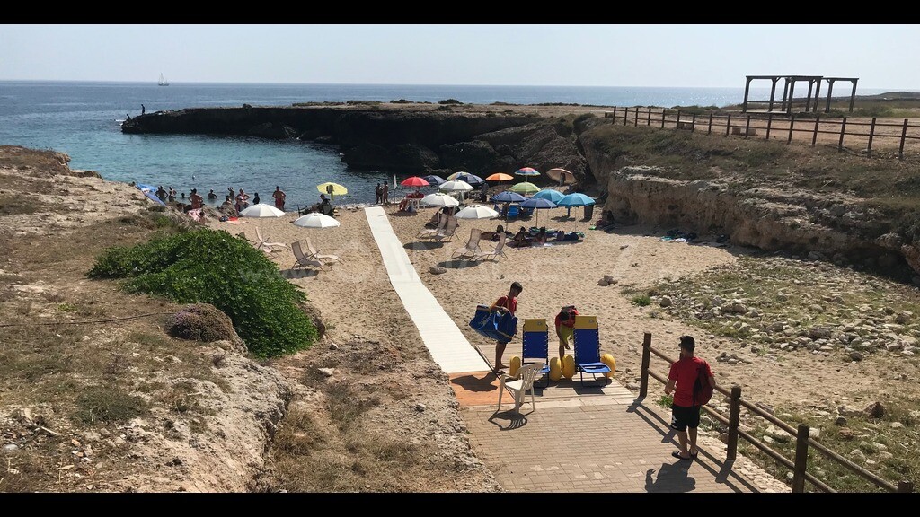 Canale 7 TV | Monopoli- La spiaggia di Cala Monaci per tutti e a misura ...